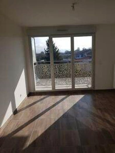 Centre et RN, La Verpillière : Appartement 2 pièces à louer
