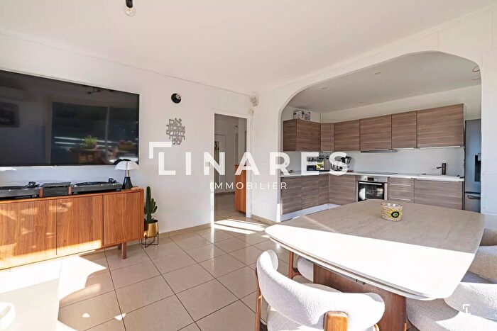 Appartement à vendre - Marseille e , Saint-Tronc - 4 pièces - 3 chambres