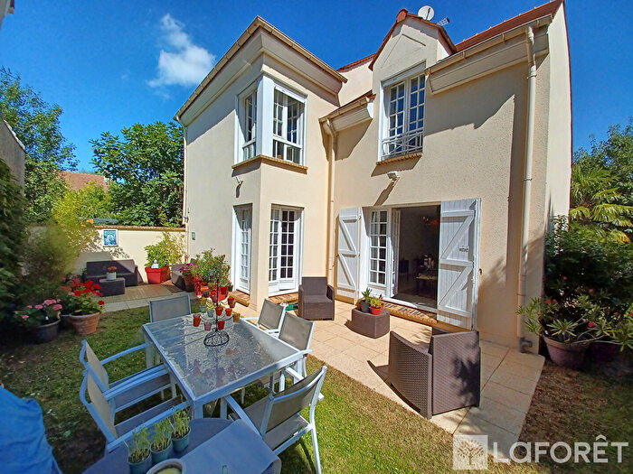 Maison à vendre - Saint-Rémy-lès-Chevreuse - 6 pièces - 3 chambres