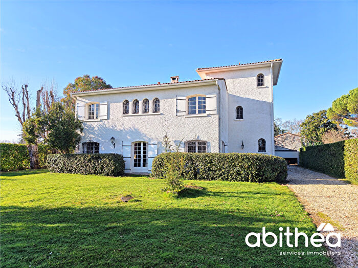 Maison à vendre - Saint-Denis-de-Pile - 11 pièces - 7 chambres