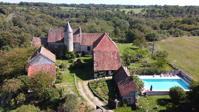 Maison à vendre - Brigueil-le-Chantre - 11 pièces - 7 chambres