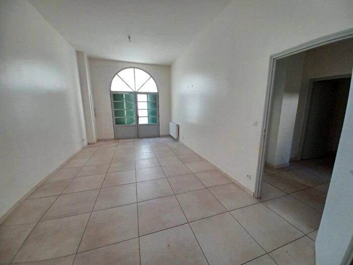 Appartement à louer - Les Cariatides, Beaucaire - 3 pièces - 2 chambres