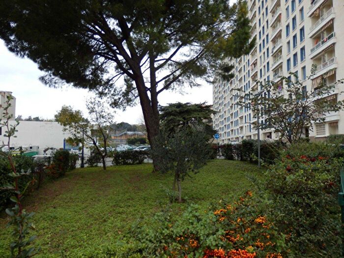 Appartement à louer - Saint Barnabé, Marseille ème arrondissement - 4 pièces - 2 chambres