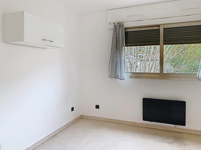 Appartement à louer - Mougins, Centre-ville, Village, Tournamy, Le Val de Mougins - 1 pièce