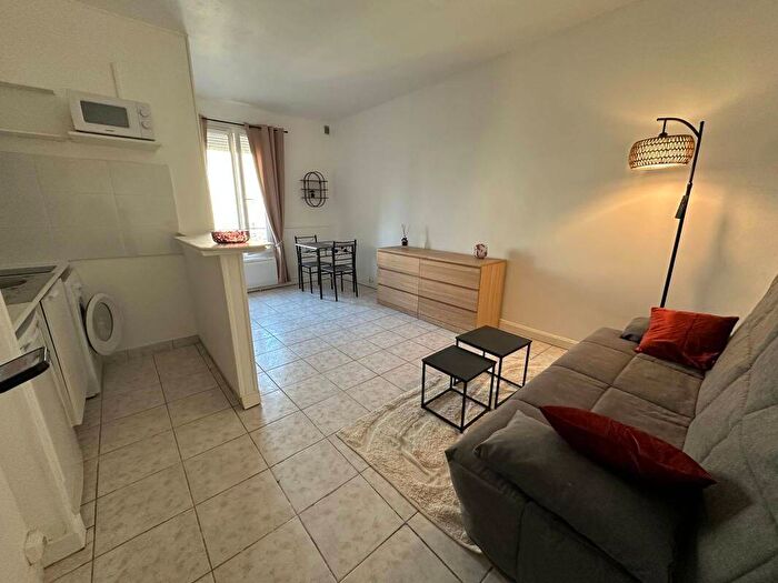 Joffre-Chemins des Bourdons, Gagny : Appartement 1 pièce à louer