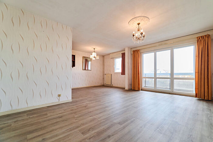 Appartement à vendre - Reims, Europe, Chemin Vert - 4 pièces - 2 chambres