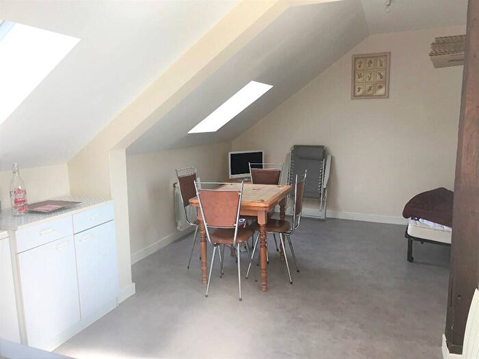 Appartement à louer - Notre-Dame, Cholet - 1 pièce