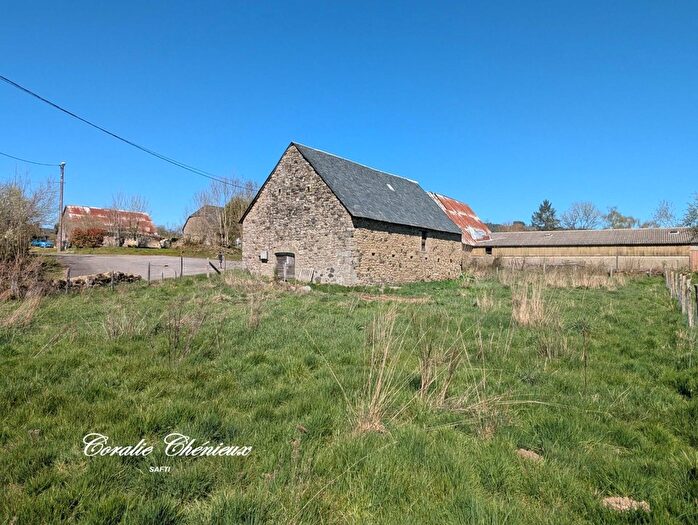 Maison 1 pièce à Champagnac, à vendre