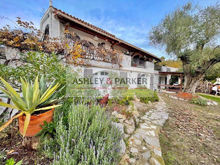 Maison à vendre - La Gaude - 6 pièces - 3 chambres