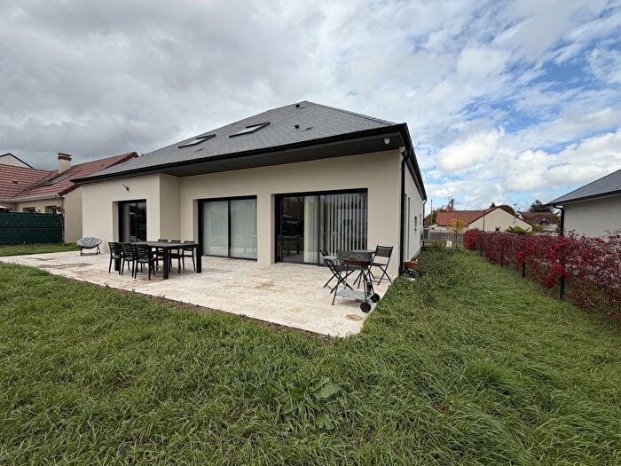 Maison à vendre - Saint-Ay - 7 pièces - 5 chambres