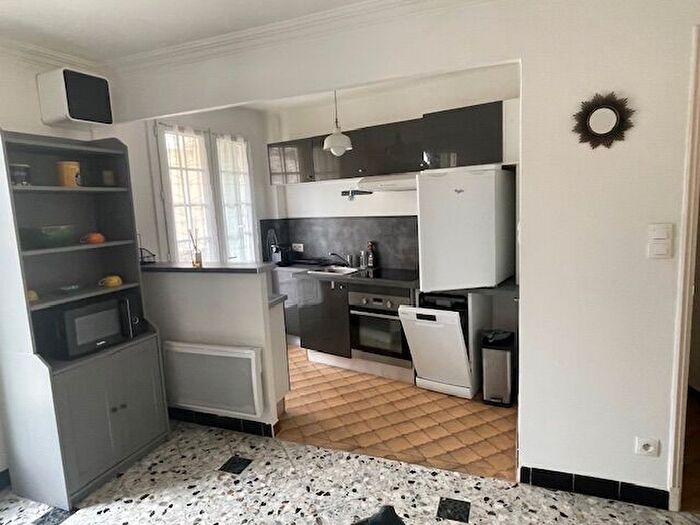 Appartement à louer - LIsle-sur-la-Sorgue, Centre-ville - 2 pièces - 1 chambre