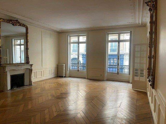 Paris 8ème arrondissement : Appartement 6 pièces à louer