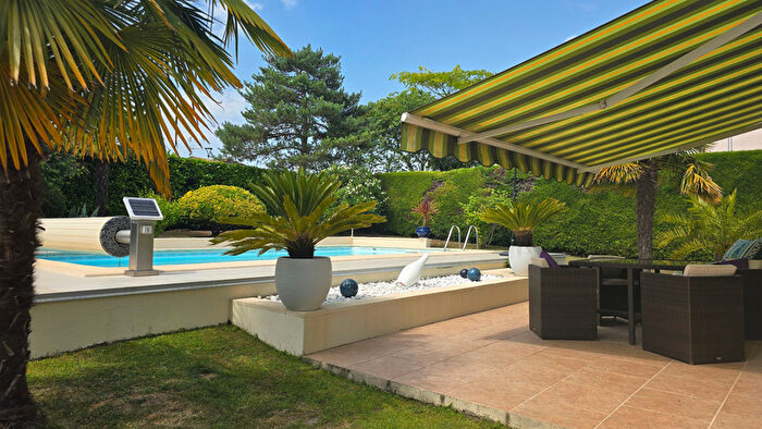 Maison à vendre - Saintes, Centre-ville - 5 pièces - 3 chambres