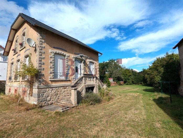 Maison 4 pièces à vendre à Saint-Merd-la-Breuille