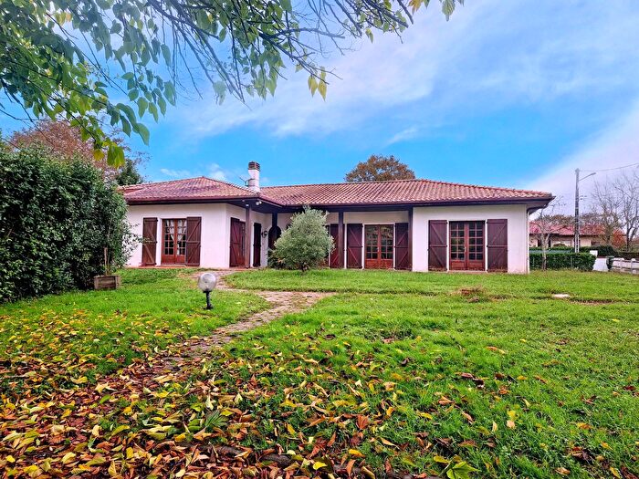 Maison à vendre - Oeyreluy - 8 pièces - 5 chambres