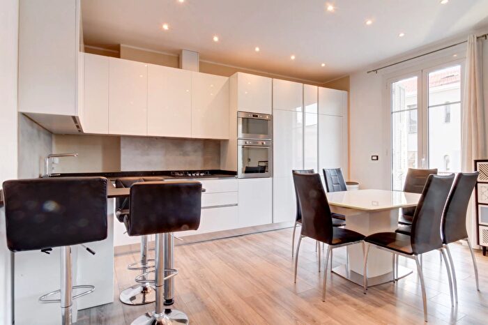 Appartement à vendre - Menton, Hôtel de Ville, Vieille Ville, Musée, Madone, Carnolès - 3 pièces - 2 chambres