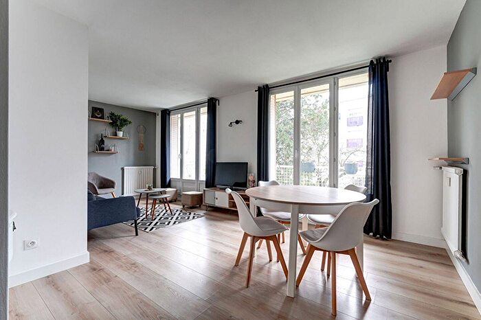 Appartement à louer - Cusset, Villeurbanne - 3 pièces - 2 chambres