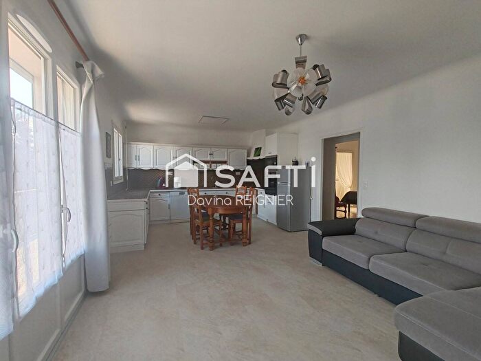 Appartement à louer - Geoffroy Martel, Saintes - 3 pièces - 2 chambres