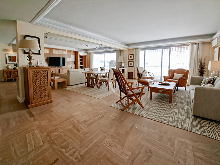 Appartement 5 pièces à vendre - Cannes, Pointe Croisette