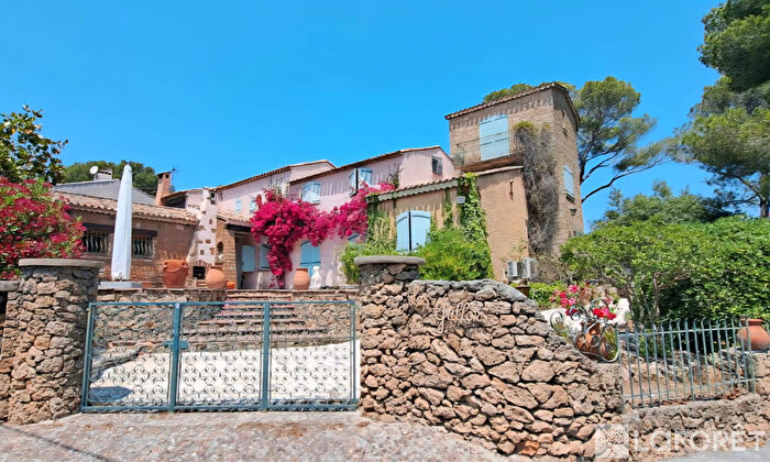 Maison à vendre - Saint-Raphaël, Plateau Notre-Dame - 9 pièces - 6 chambres