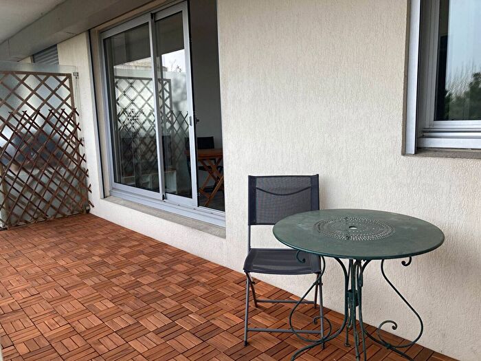 Appartement à louer - République, Suresnes - 1 pièce