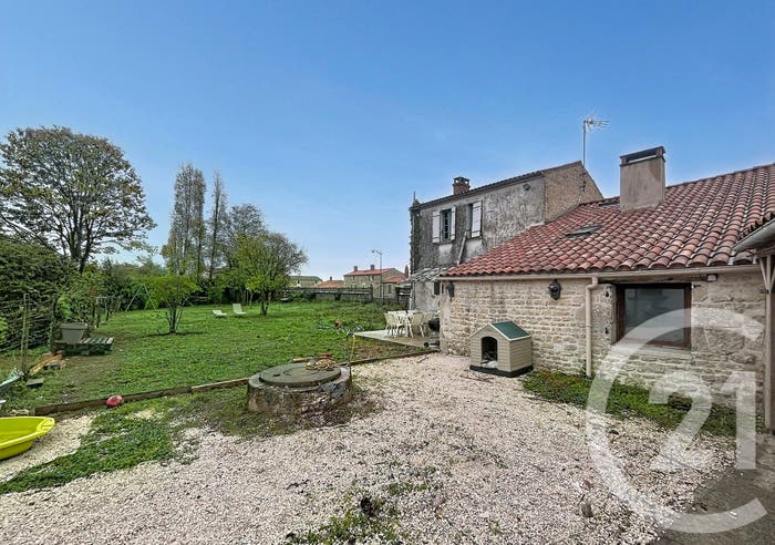 Maison 10 pièces à vendre à Sainte-Gemme-la-Plaine