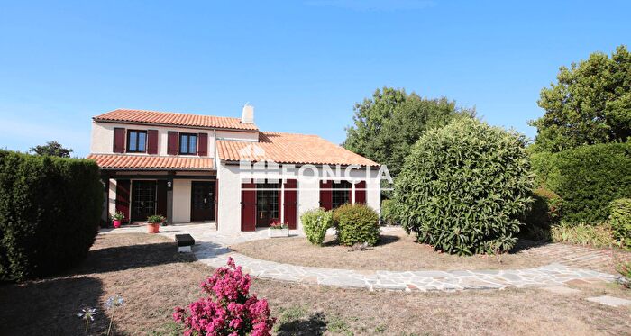 Maison à vendre - Salles-sur-Mer - 6 pièces - 4 chambres