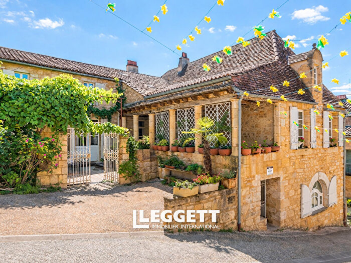 Maison à vendre - Saint-Cyprien - 12 pièces - 6 chambres