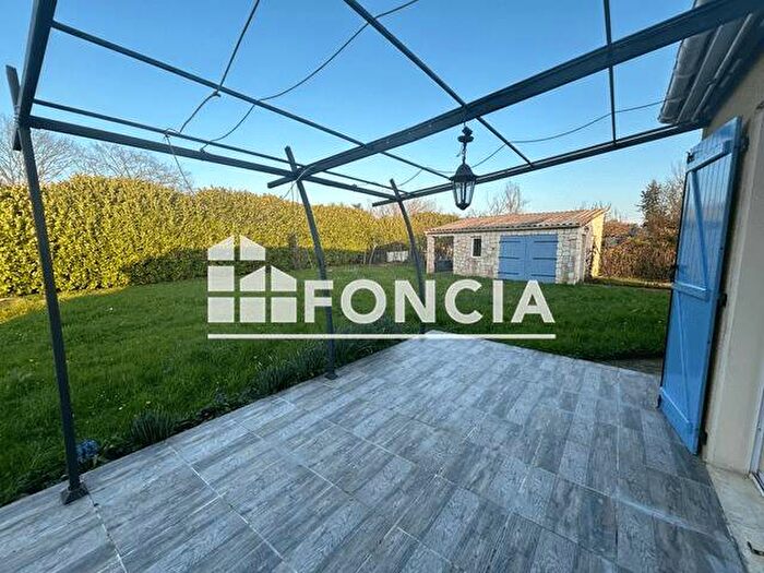 Maison à louer - Saint-Étienne-de-Fougères - 4 pièces - 3 chambres