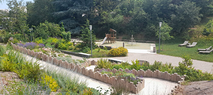 Maison à vendre - Lyon e , Ménival, Battières, La Plaine - 6 pièces - 5 chambres