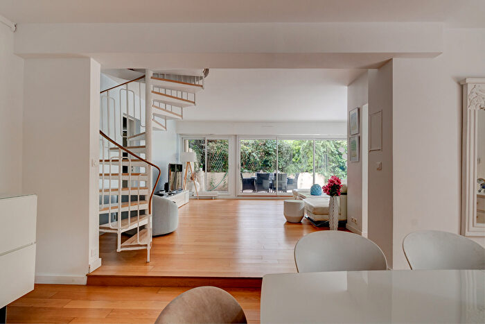 Appartement à vendre - Saint-Cloud, Centre-ville - 6 pièces - 4 chambres