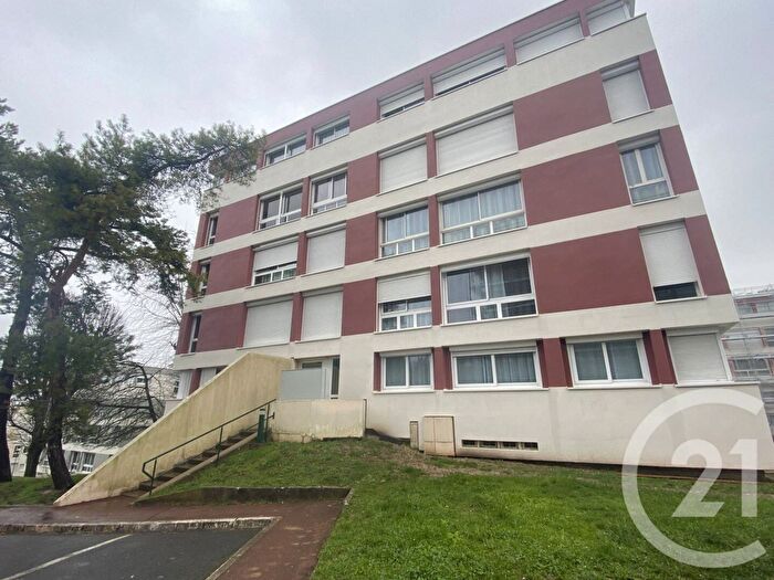 Appartement à louer - Combs la Ville - 4 pièces - 3 chambres