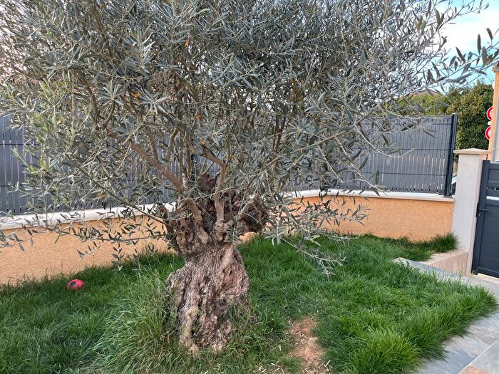 Maison à vendre - La Coucourde - 6 pièces - 3 chambres