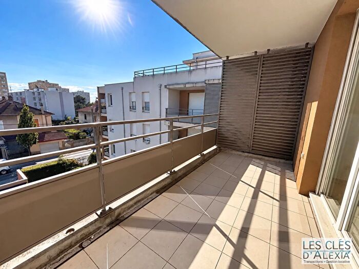 Saint-Priest, Centre-ville - Appartement 3 pièces à vendre