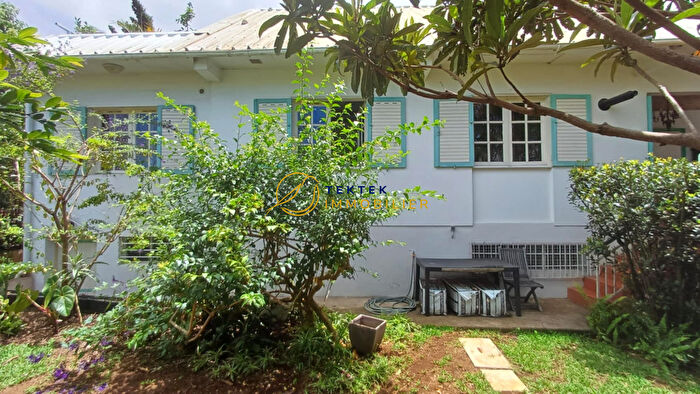 Maison à vendre - Le Tampon - 6 pièces - 5 chambres