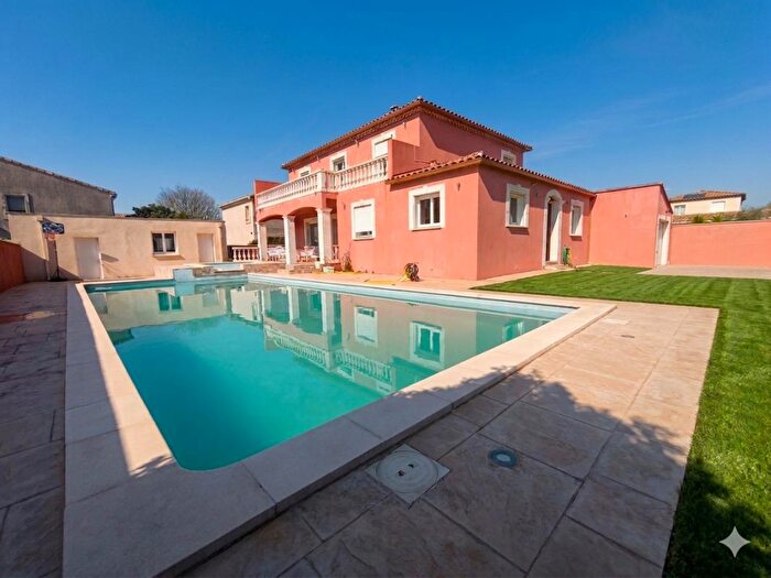 Maison à vendre - Nîmes, Terres de Rouvière, LEau Bouillie - 8 pièces - 5 chambres