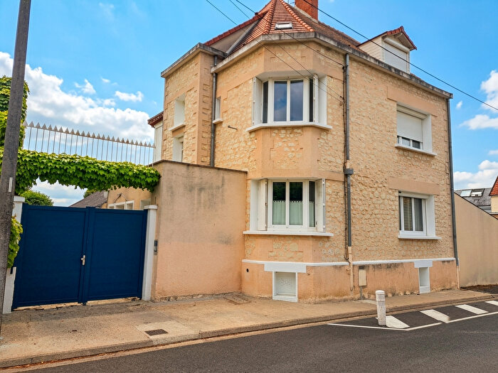 Maison 8 pièces à Châtellerault, Est, à vendre