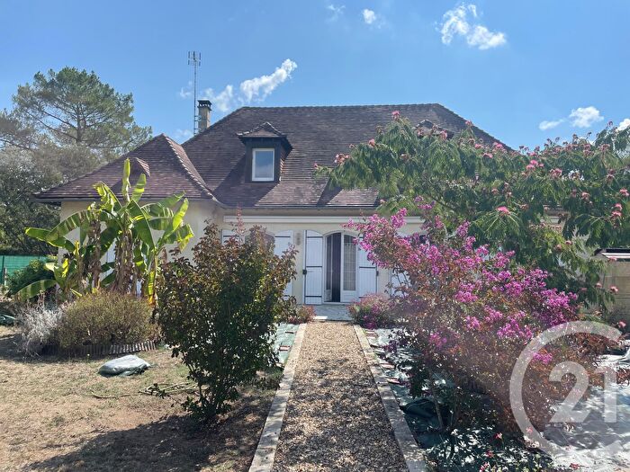 Maison à vendre - Montpon-Ménestérol - 5 pièces - 4 chambres