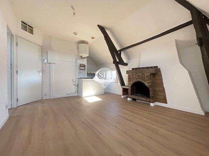 La Ville-du-Bois : Appartement 2 pièces à louer