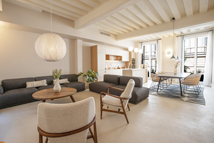 Maison à louer - Paris e , Odéon, Mabillon - 6 pièces - 5 chambres