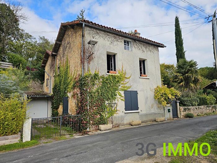 Maison à vendre - Saint-Maurice-la-Clouère - 3 pièces - 2 chambres