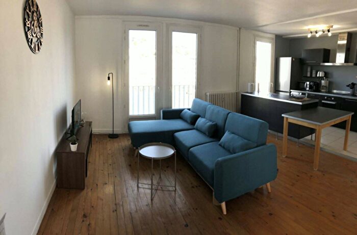Monthieu-Saint François, Saint-Étienne : Appartement 4 pièces à louer