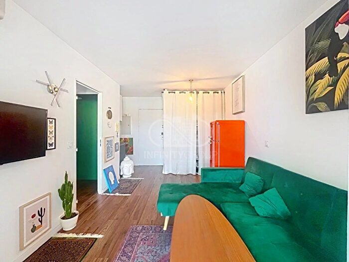 Appartement à vendre - Antibes, Antibes-les-Pins, Trianon, Le Fournel, Peyregoue - 2 pièces - 1 chambre