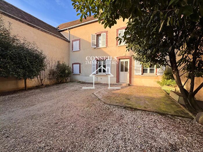 Maison à vendre - Villeneuve-sur-Yonne - 6 pièces - 4 chambres