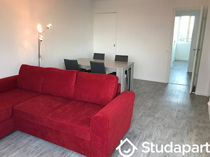 Appartement à louer - Les Essarts, Bron - 1 pièce - 1 chambre