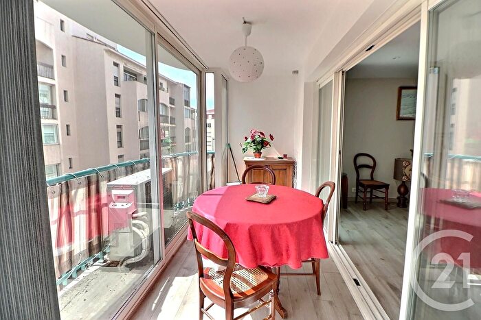 Appartement à vendre - Saint-Raphaël, Centre-ville - 3 pièces - 2 chambres