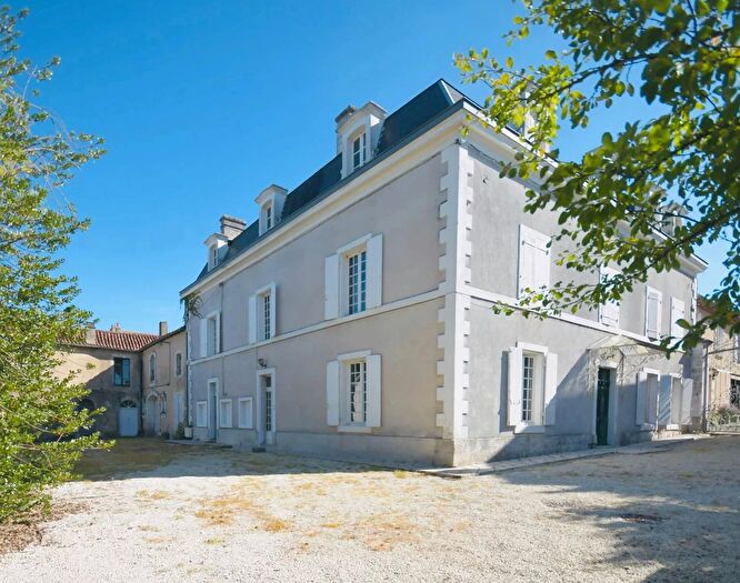 Maison à vendre - Ruffec - 17 pièces - 10 chambres