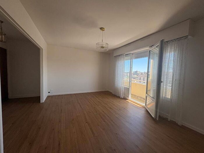 Centre Ville-Les Marins, Châteauroux : Appartement 2 pièces à louer