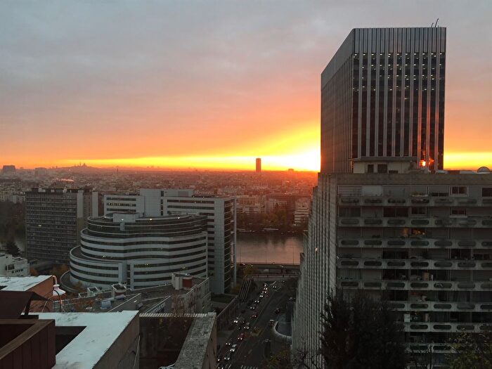 Appartement à louer - Courbevoie, Gambetta, La Défense - 5 pièces - 3 chambres