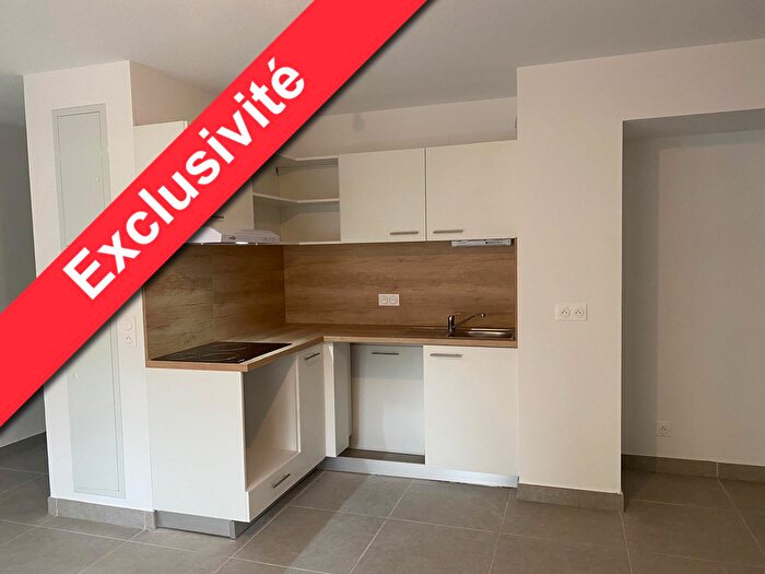 Appartement à louer - Nîmes, Ville Active - 3 pièces - 2 chambres